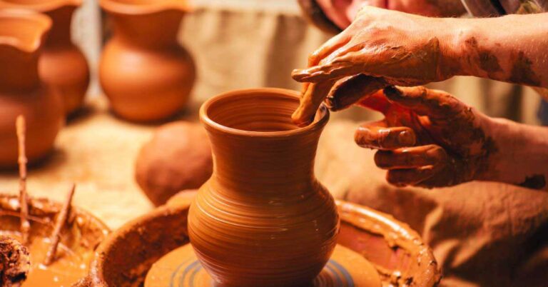 The history and skills of Romanian pottery artisans